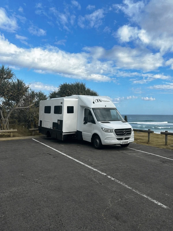 Luxury Motorhomes Australia | Slideout Motorhomes | Car licence to 6x6 ...